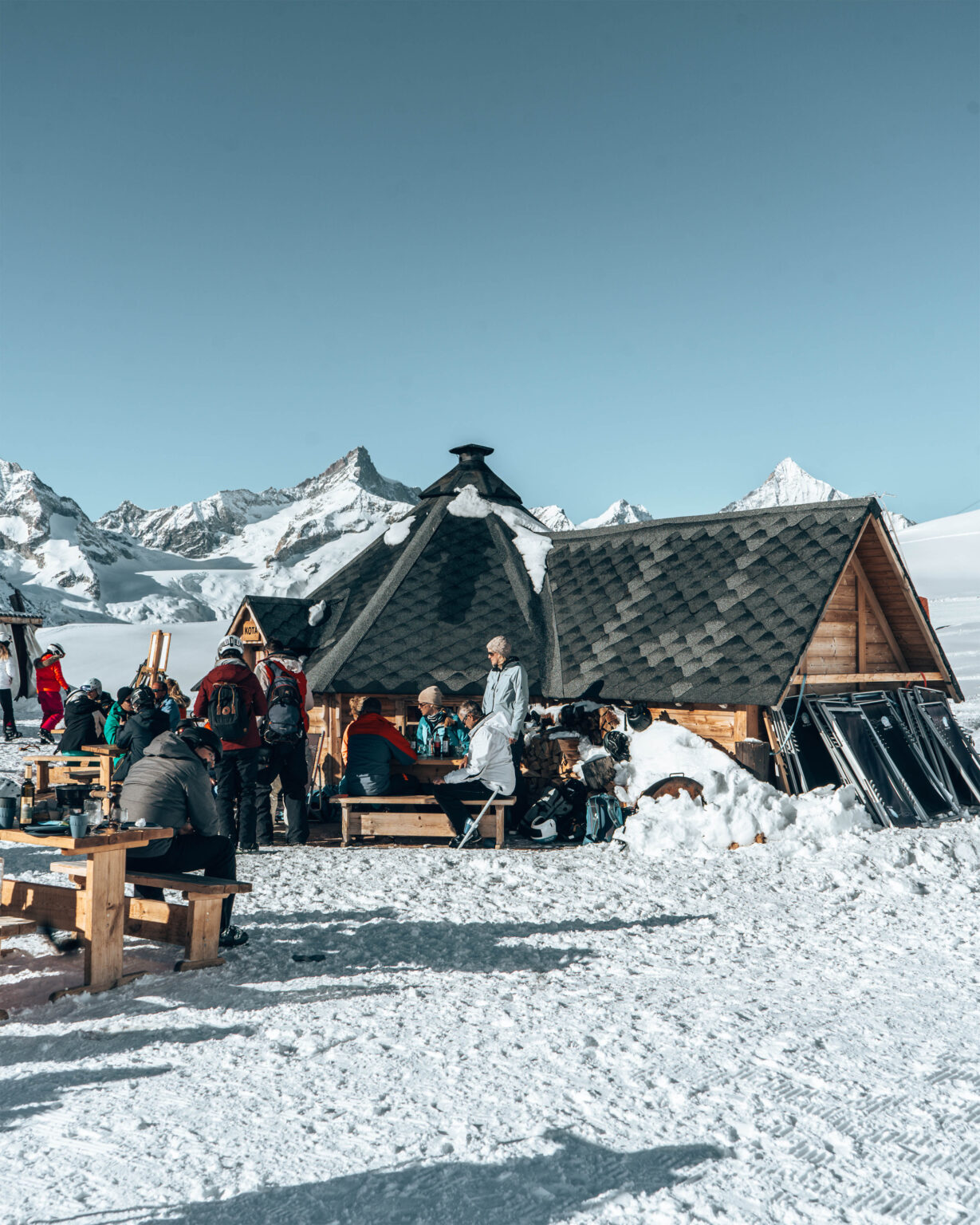 THE COMPLETE GUIDE TO THE TOBLERONE MOUNTAIN IN ZERMATT, SWITZERLAND